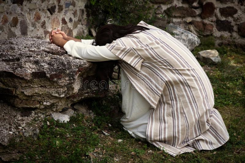 Jesus Praying in the Garden. | Center for Evangelists